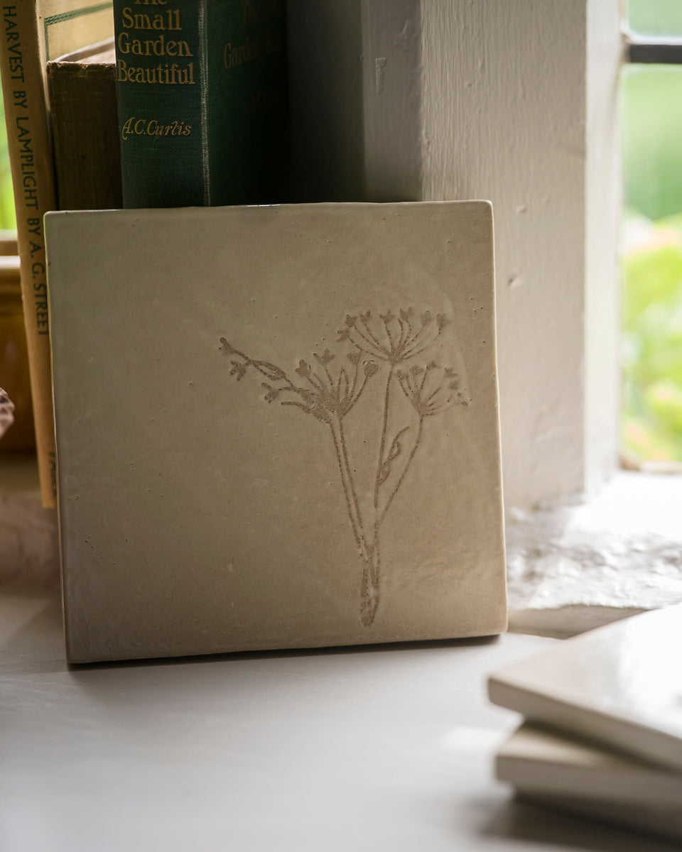 Studio Pottery Tile/Stand - Cow Parsley – Morgan Wright Wholesale